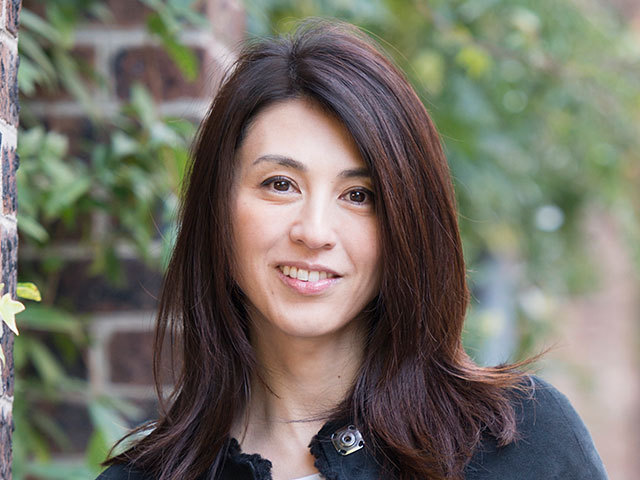 ひとり東京に来た経緯を正直な気持ちで綴った 『パリに住むこと、生きること』 （雨宮塔子 著） | インタビュー・対談 - 本の話